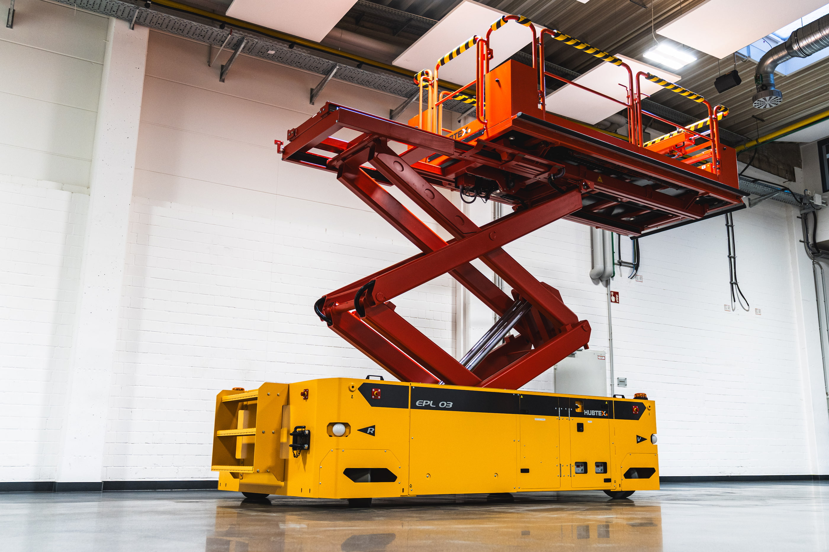 HUBTEX EPL 03 – Omnidirectional work platform for aviation & industry
